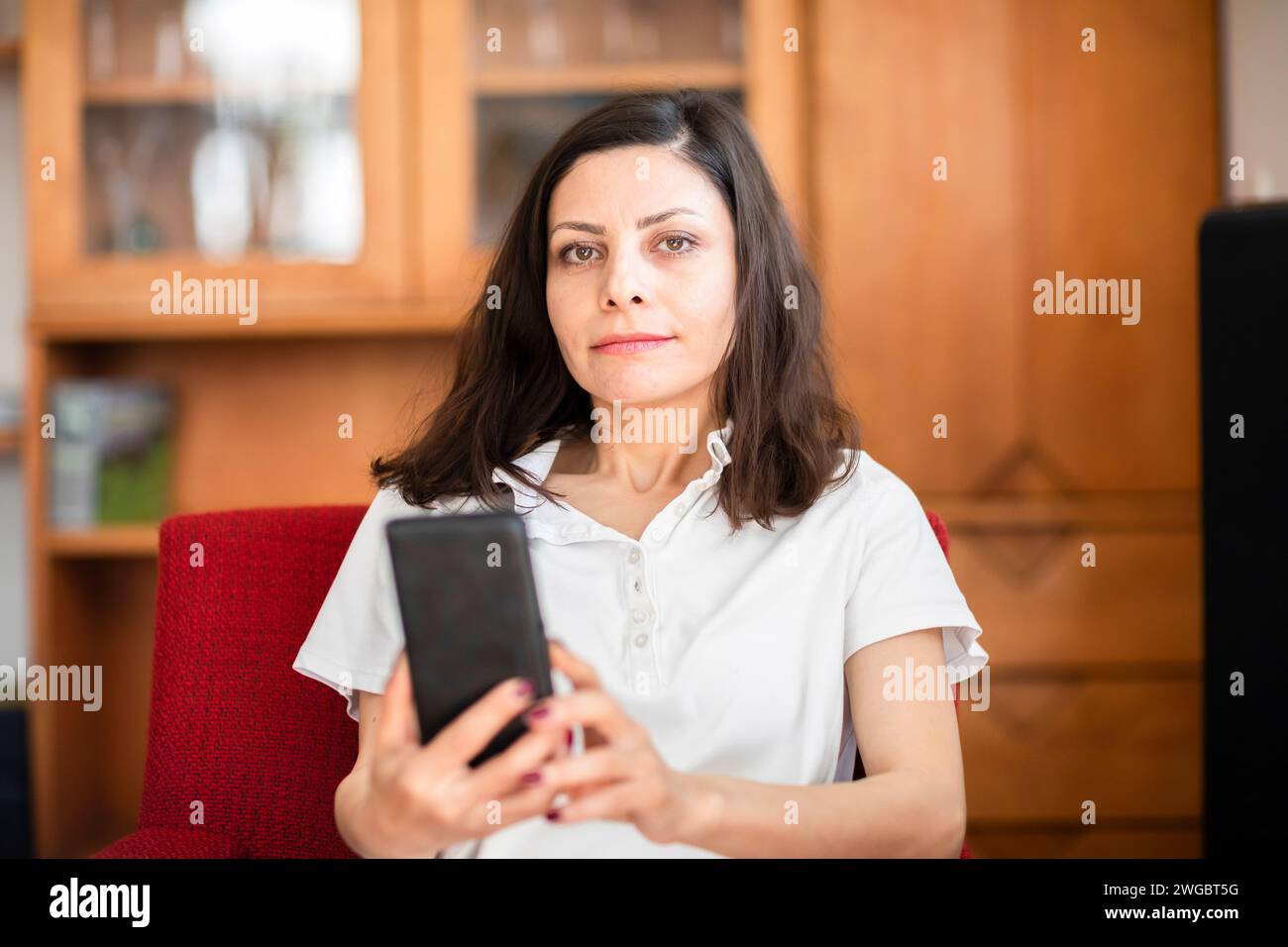 Mobile phone break up text message hi-res stock photography and images ...