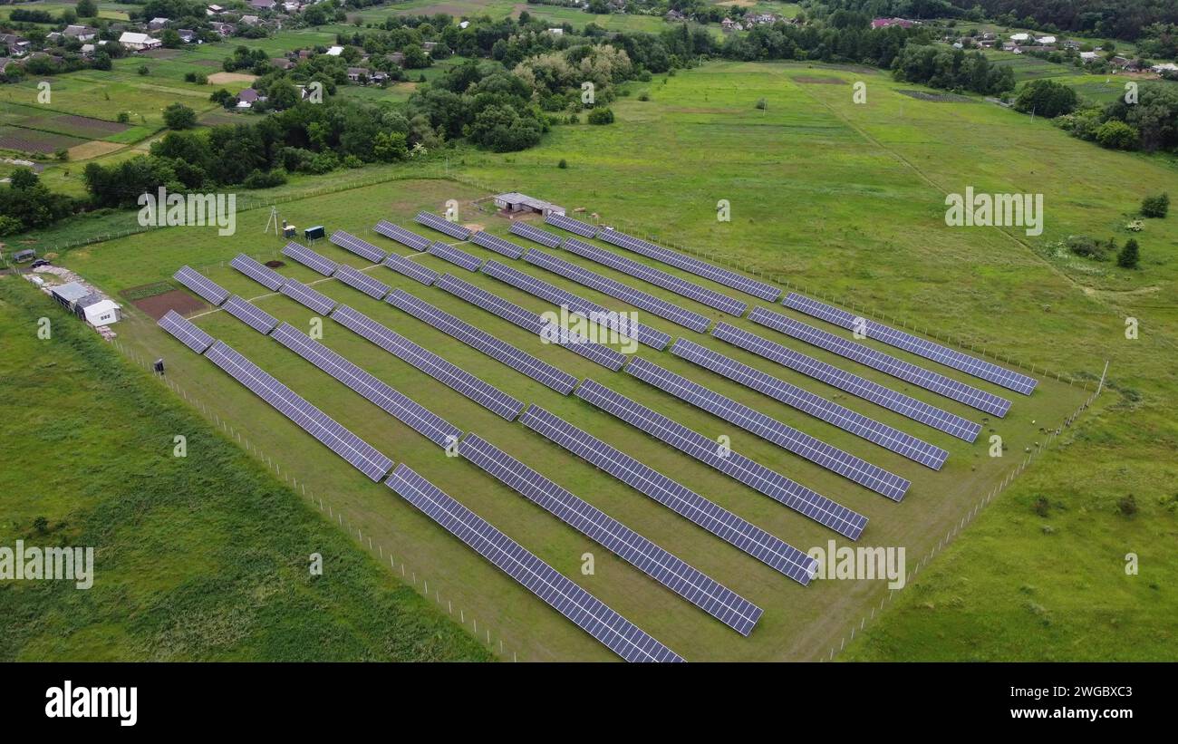aerial view of solar power station, Aerial Top View of Solar Farm Stock ...