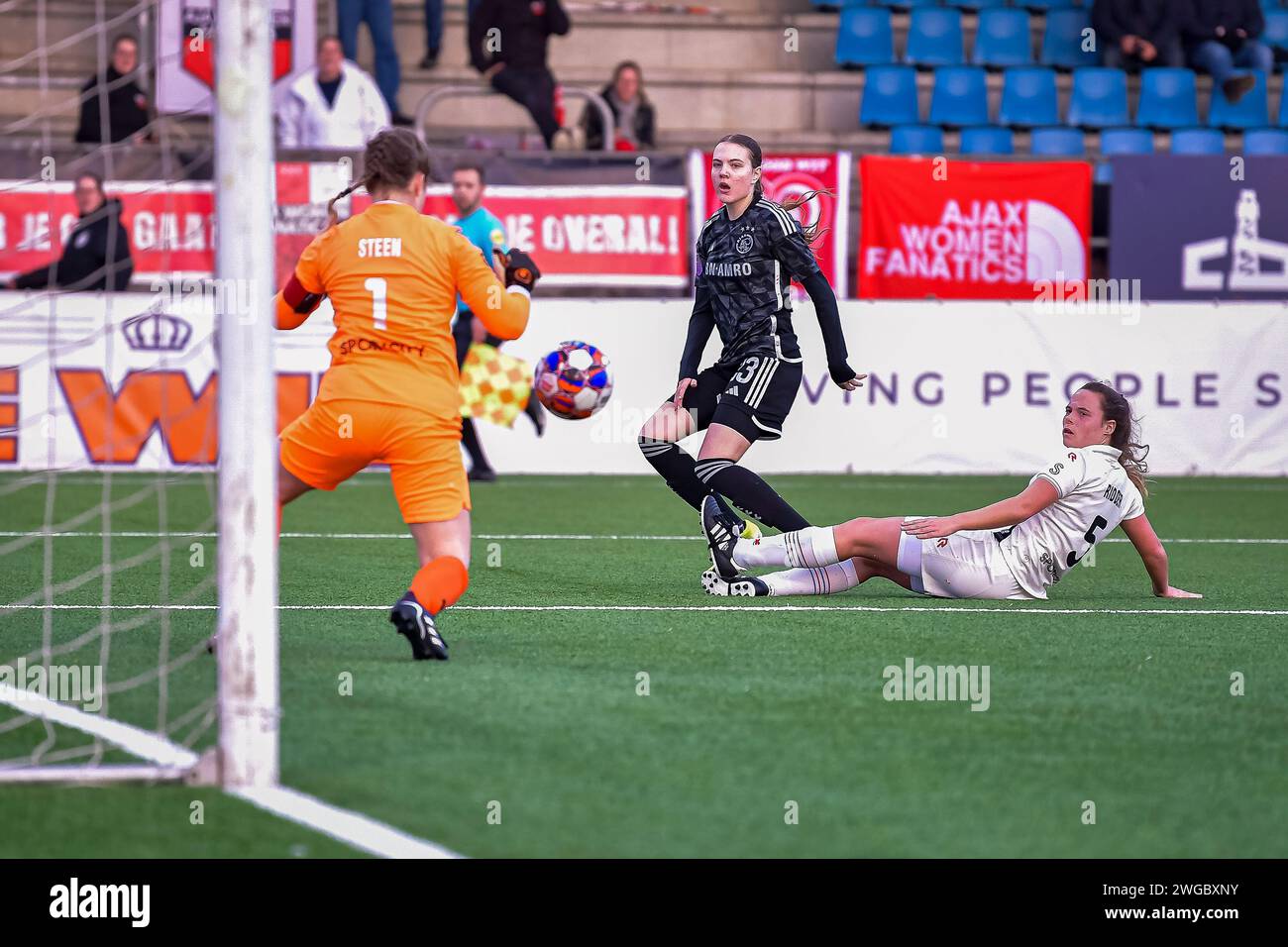 Kelly mulder hi-res stock photography and images - Alamy