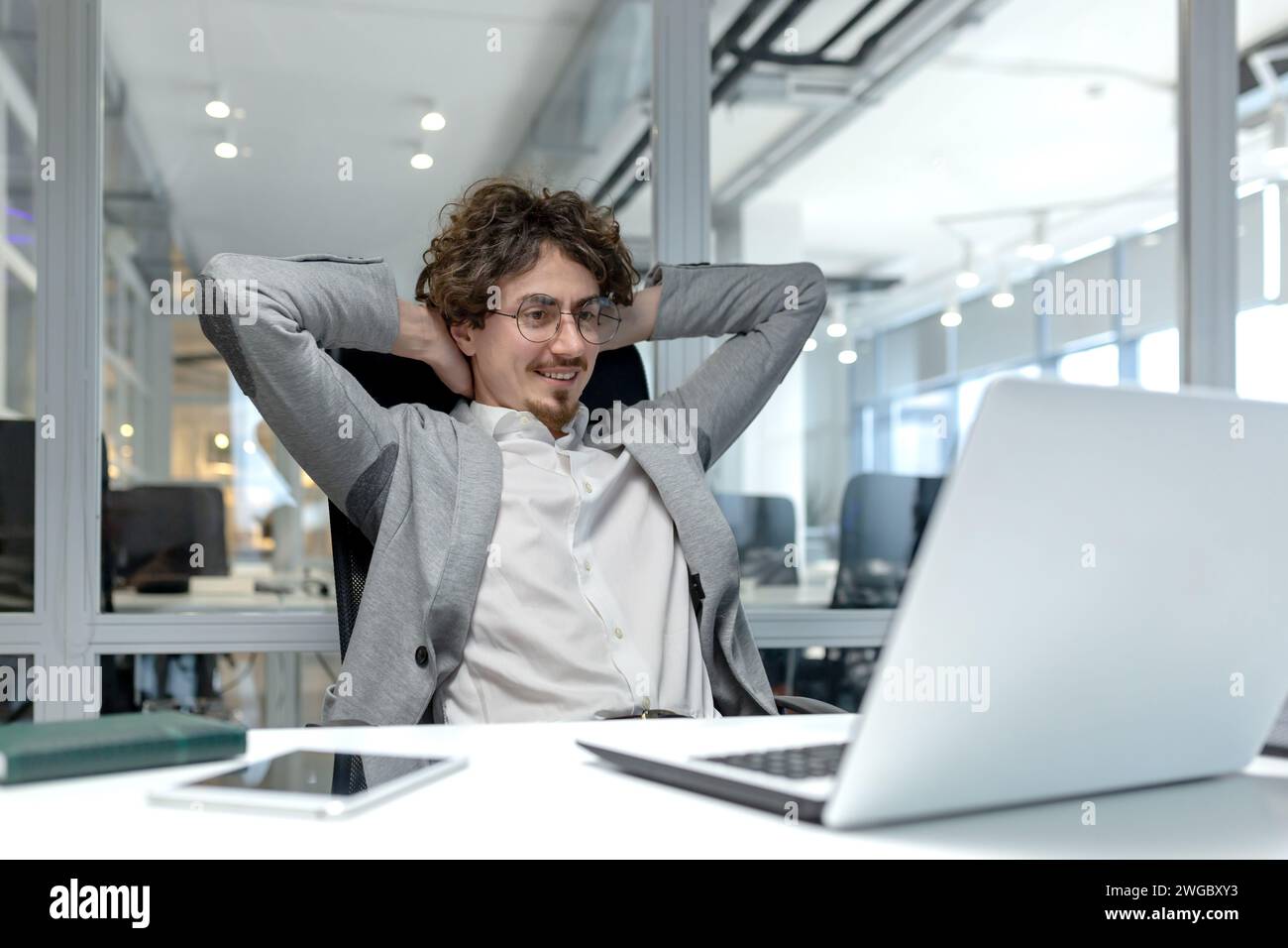 Man sits desk behind computer screen hi-res stock photography and ...