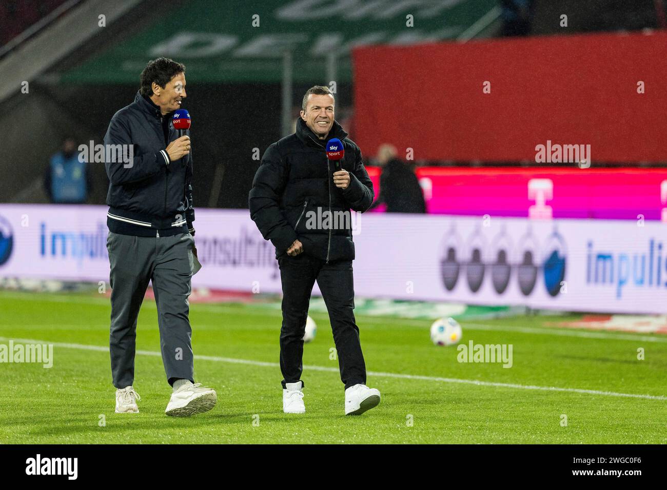 Sebastian Hellmann (Moderator Sky), Lothar Matth?us (TV Experte Sky) lachend 1. Fu?ball ...