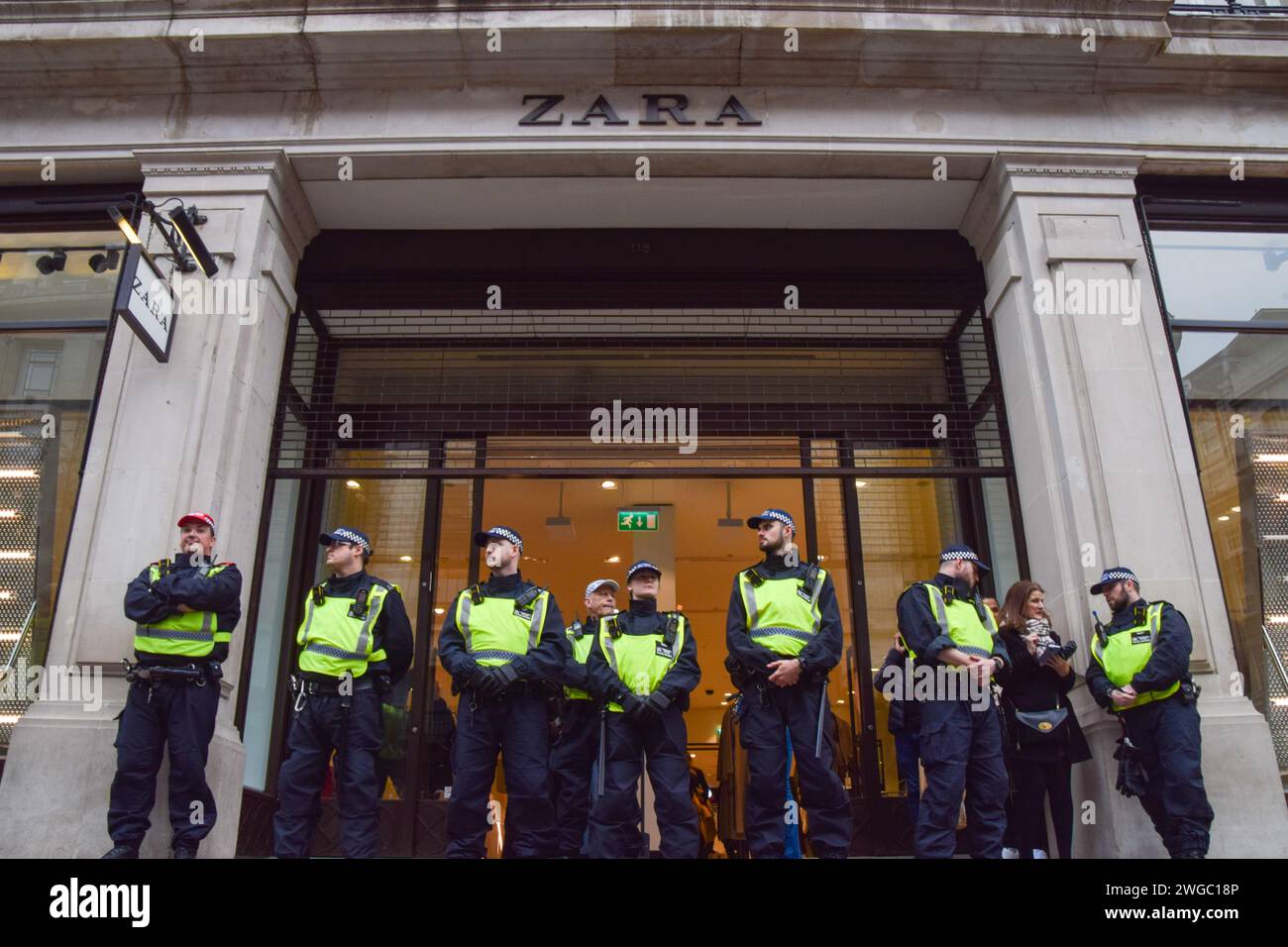 London, England, UK. 3rd Feb, 2024. Police officers guard a Zara store ...