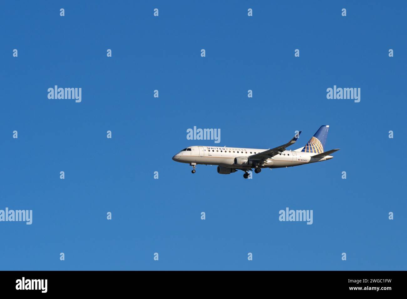 Los Angeles, California, USA - 12 January 2023: Embraer E175LR commuter ...