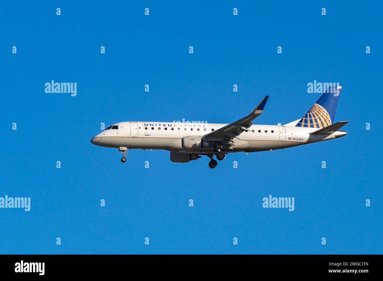 Los Angeles, California, USA - 12 January 2023: Embraer E175LR commuter ...