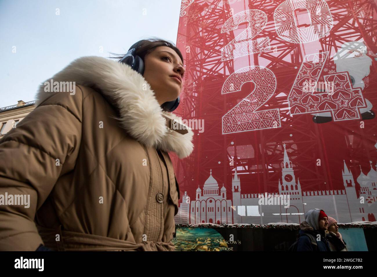 Moscow, Russia. 3rd of February, 2024. People walk along Nikolskaya ...