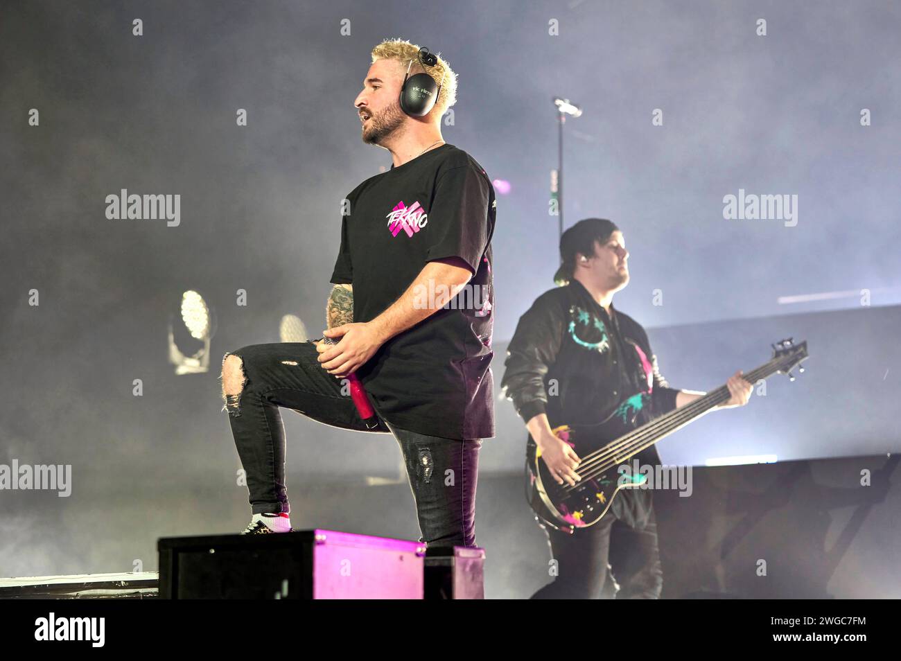 Nico Sallach und Daniel Klossek von Electric Callboy live bei einem ...