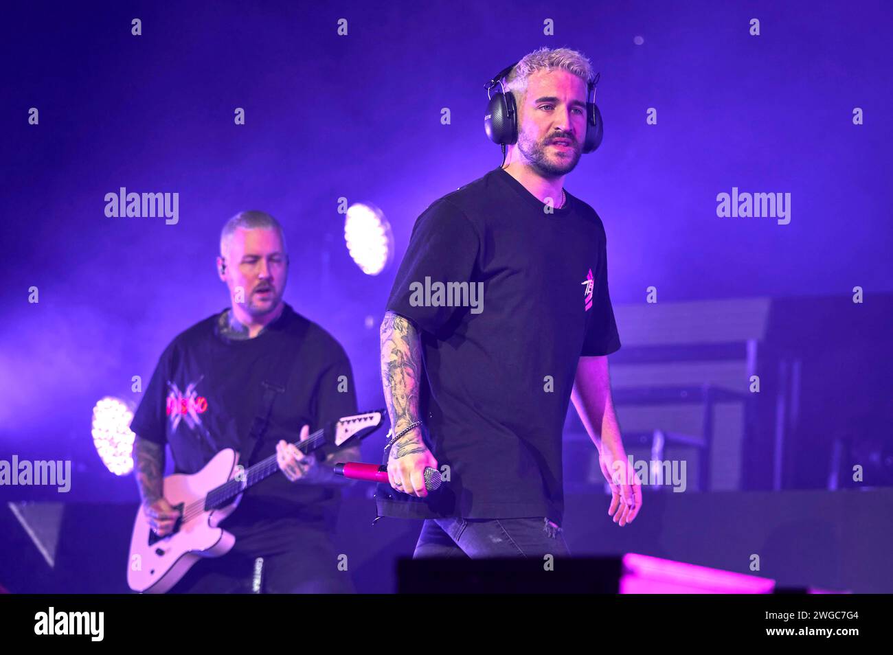 Daniel Haniß und Nico Sallach von Electric Callboy live bei einem ...