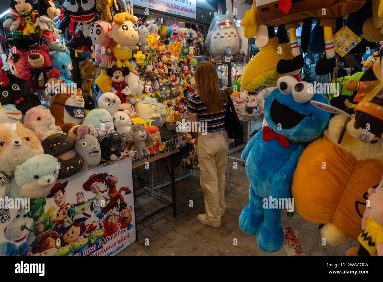 Customers buying soft toys at a night market in Bangkok, Thailand Stock ...