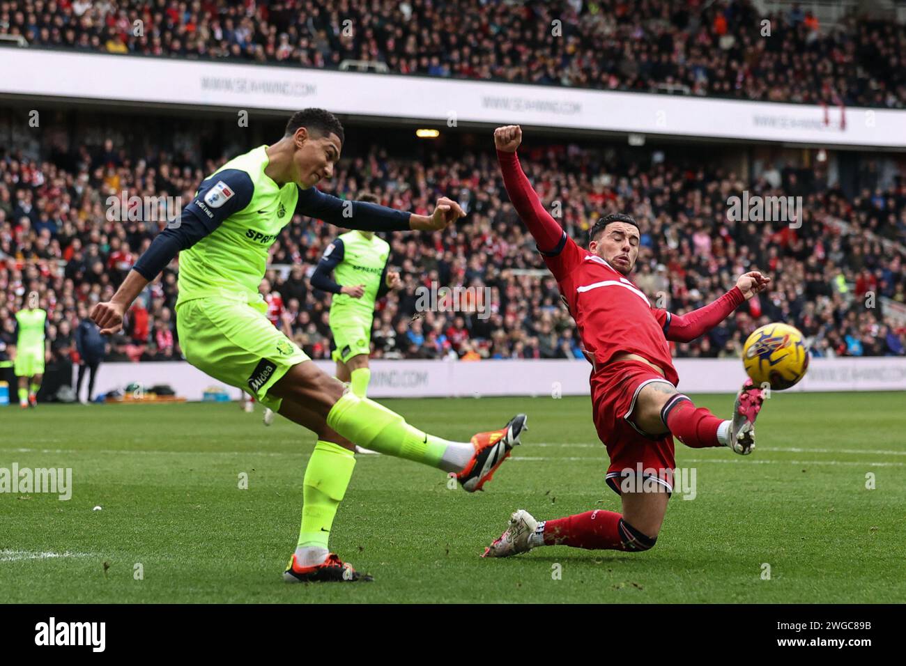 Jobe Bellingham of Sunderland clears the ball from Sam Greenwood of ...