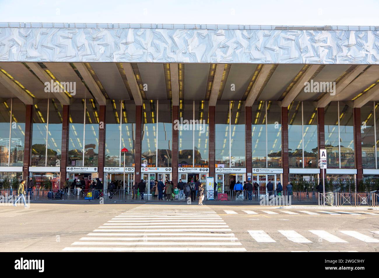 Der Bahnhof Roma Termini ist der Hauptbahnhof in Rom. Es handelt sich ...