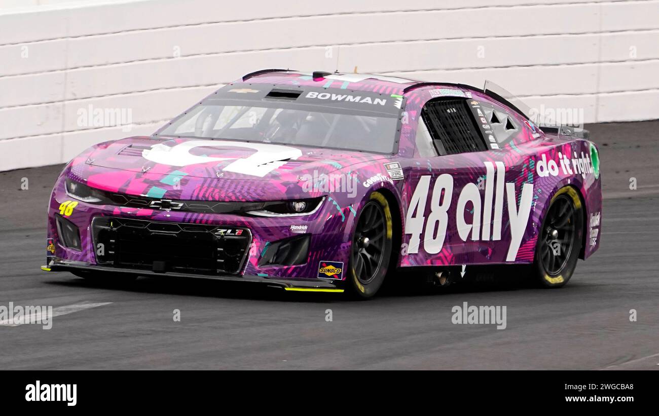 Alex Bowman (48) drives during qualifying heats for the Busch Light ...