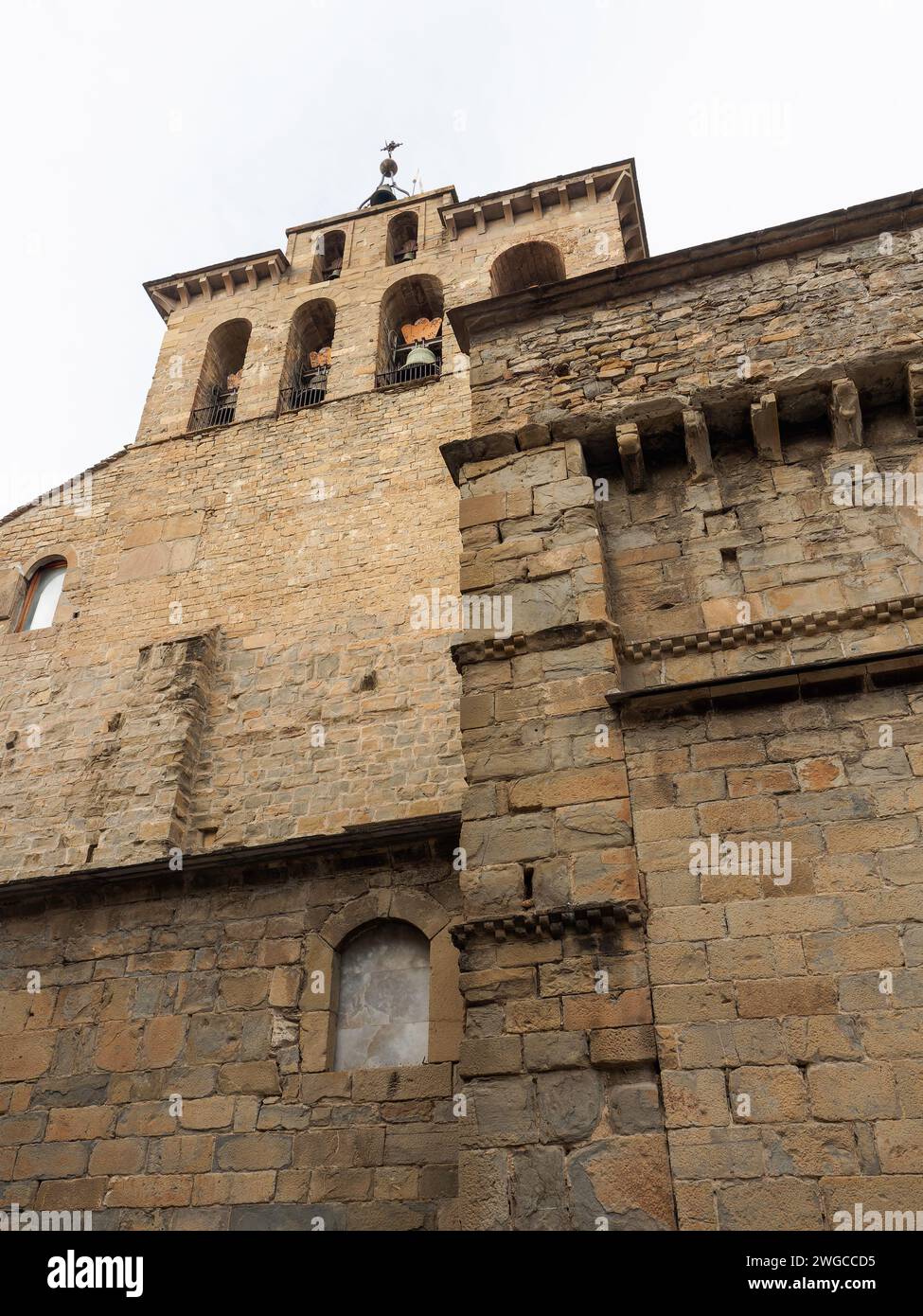 Entrada A La Catedral De Jaca De Estilo Romano Data En El Siglo XI En ...