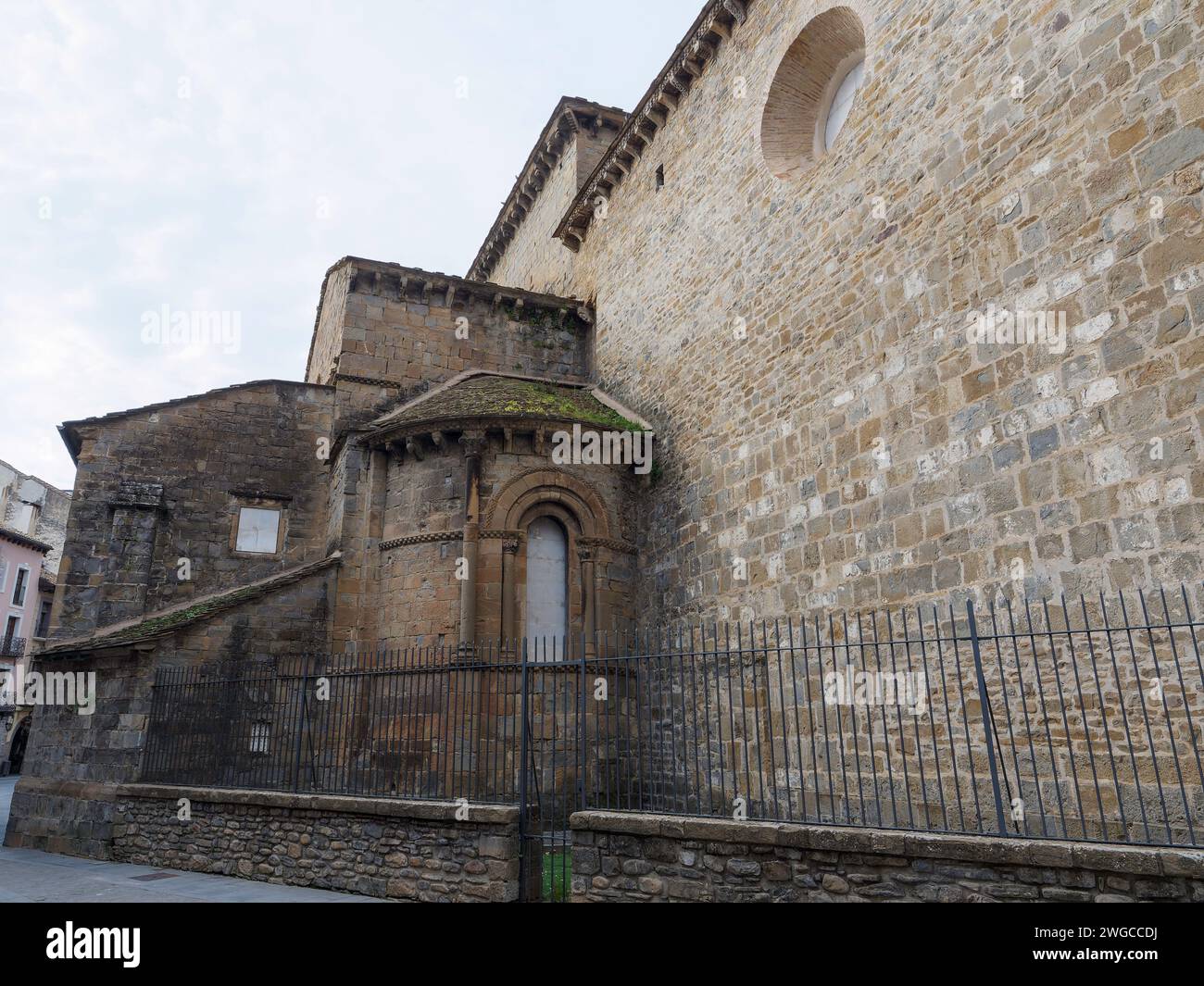 Entrada A La Catedral De Jaca De Estilo Romano Data En El Siglo XI En ...