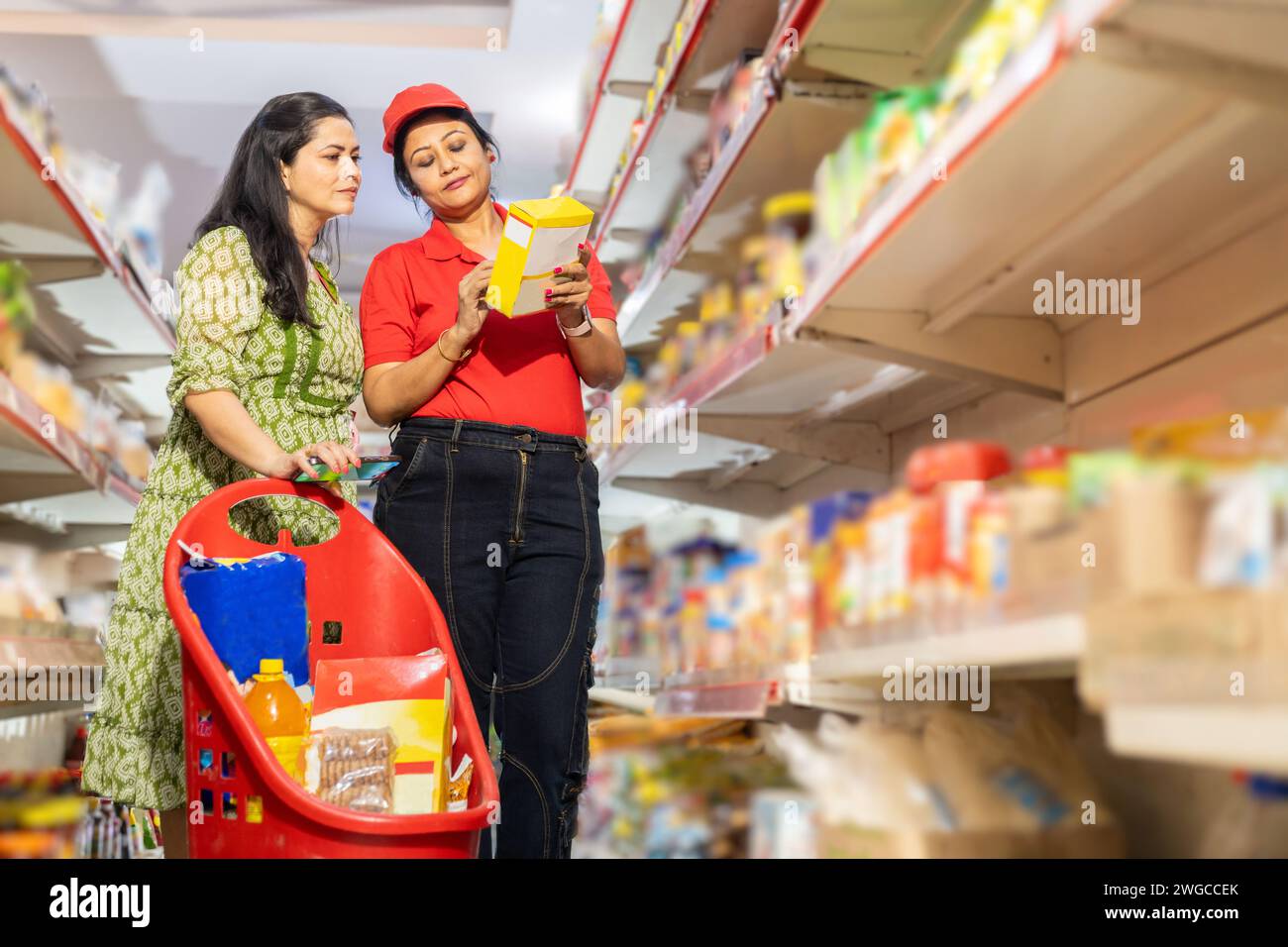 Indian supermarket hi-res stock photography and images - Alamy