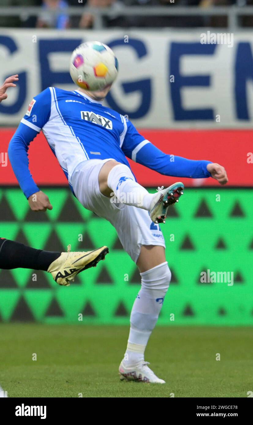 Tim Skarke fotografiert beim Fußball Bundesliga Spiel Darmstadt. 98 ...
