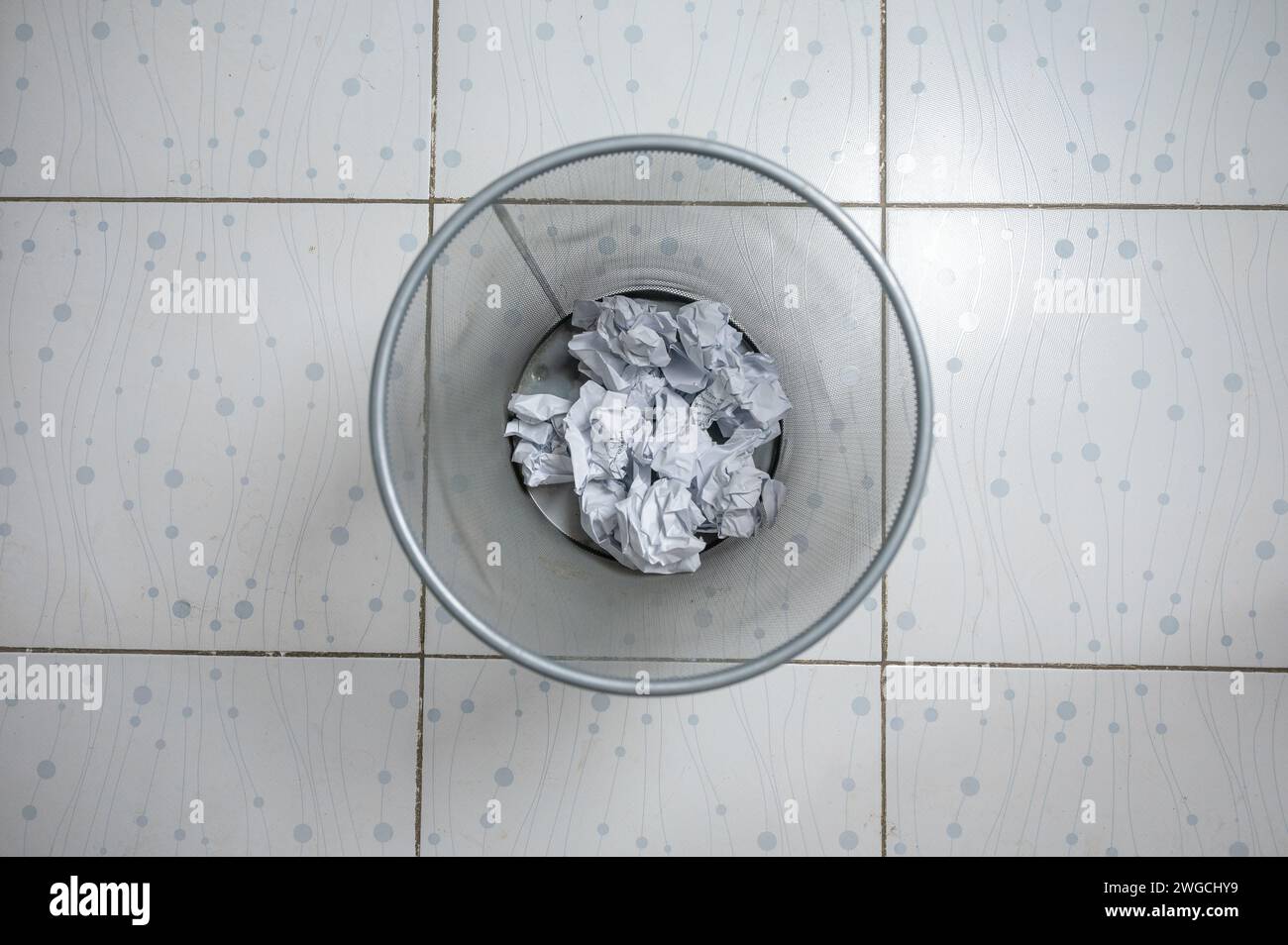 Top view, Crumpled papers in metallic mesh trash can Stock Photo - Alamy