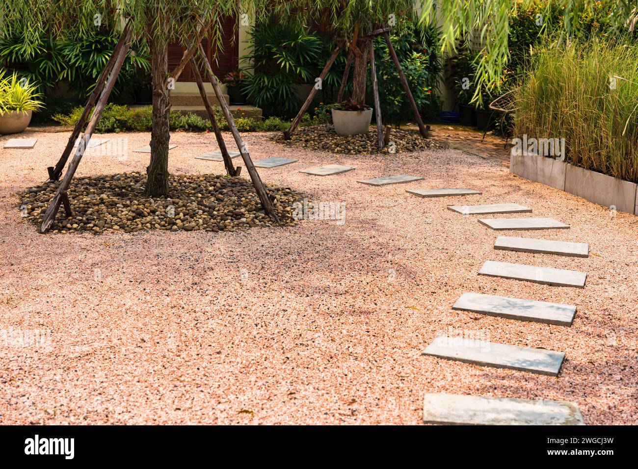 Japanese rock garden art stone gravel hi-res stock photography and ...