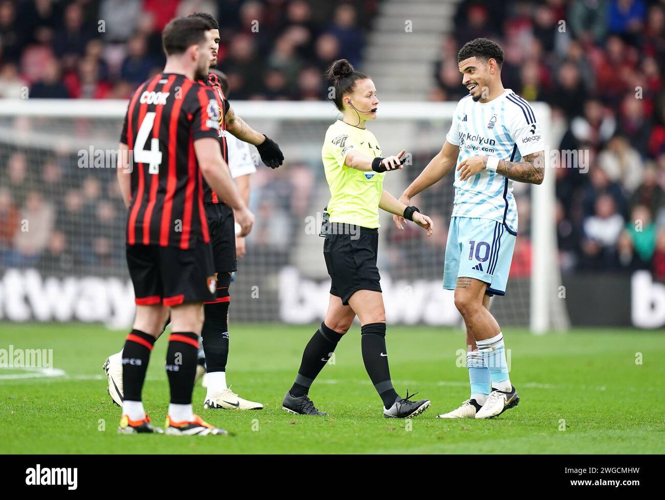 Referee Rebecca Welch speaks with Nottingham Forest's Morgan Gibbs ...