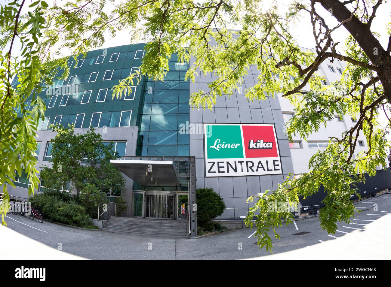 Kika/Leiner Zentrale, Möbelhaus Stock Photo - Alamy