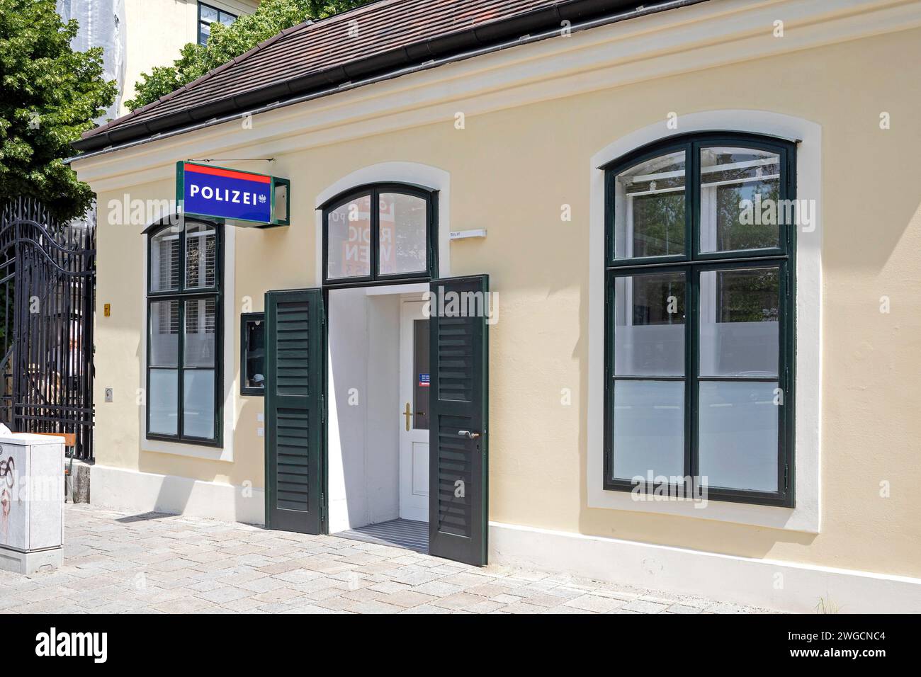 Vienna police station hi-res stock photography and images - Alamy