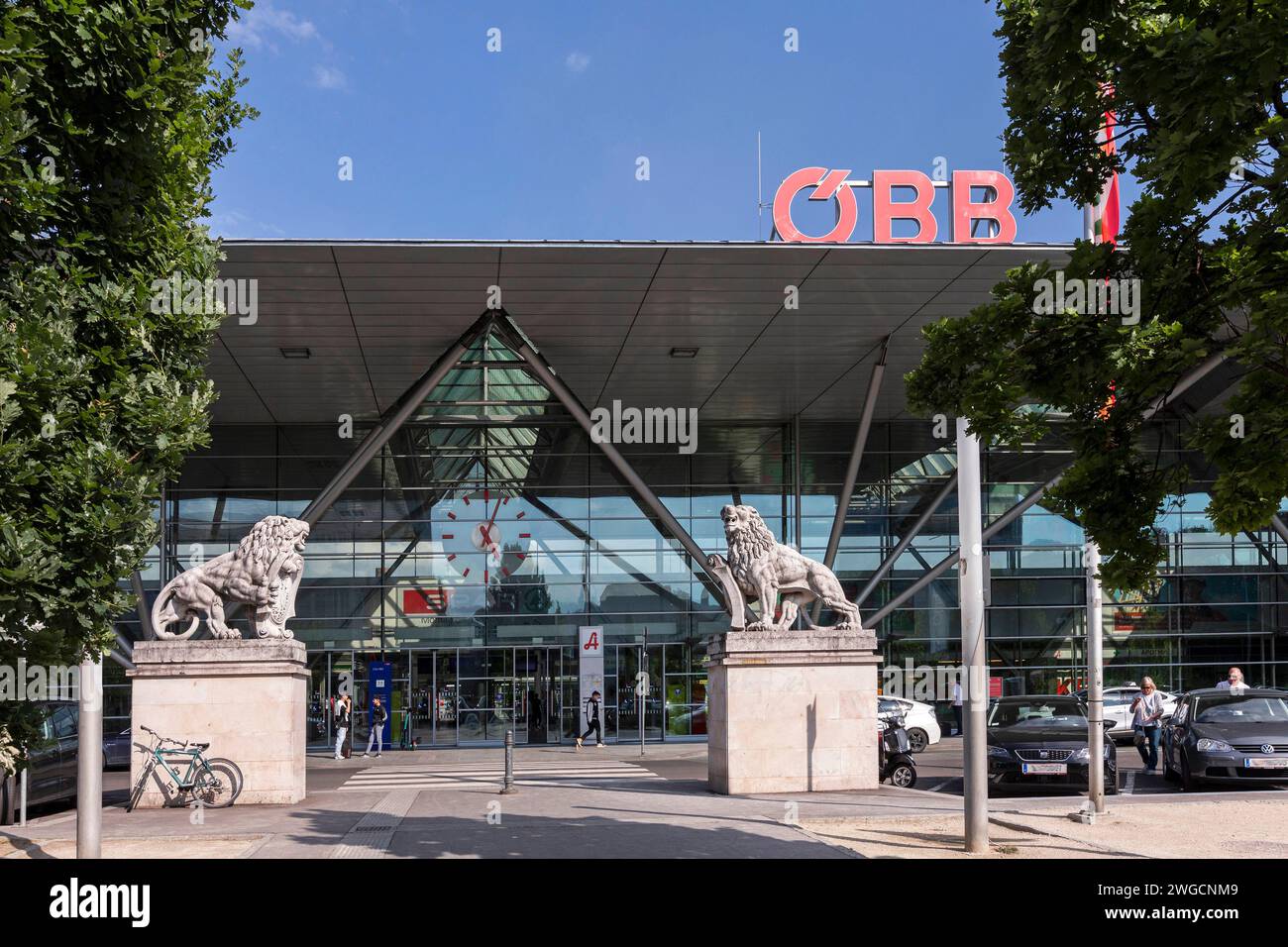 Linz hauptbahnhof hi-res stock photography and images - Alamy