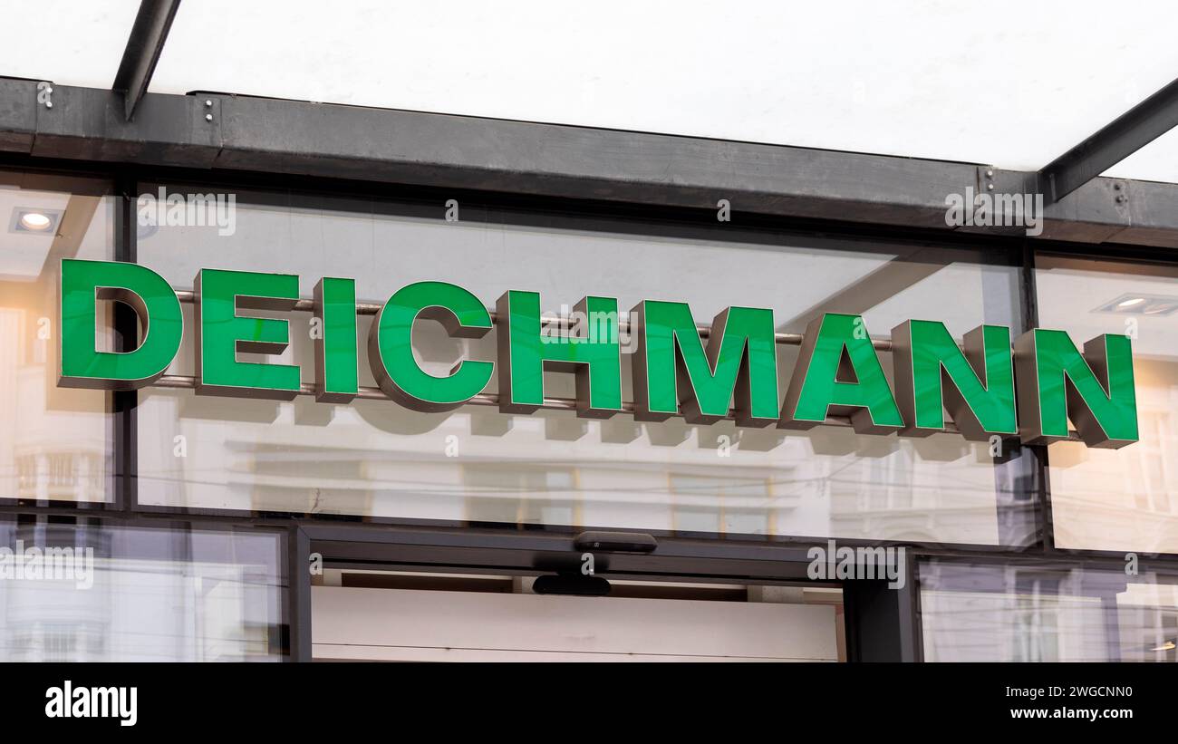 Deichmann logo hi-res stock photography and images - Alamy