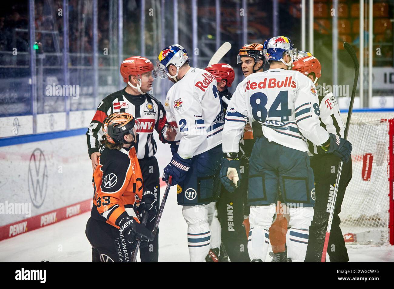 Wolfsburg, Deutschland. 04th Feb, 2024. Andrew MacWilliam (EHC Red Bull ...