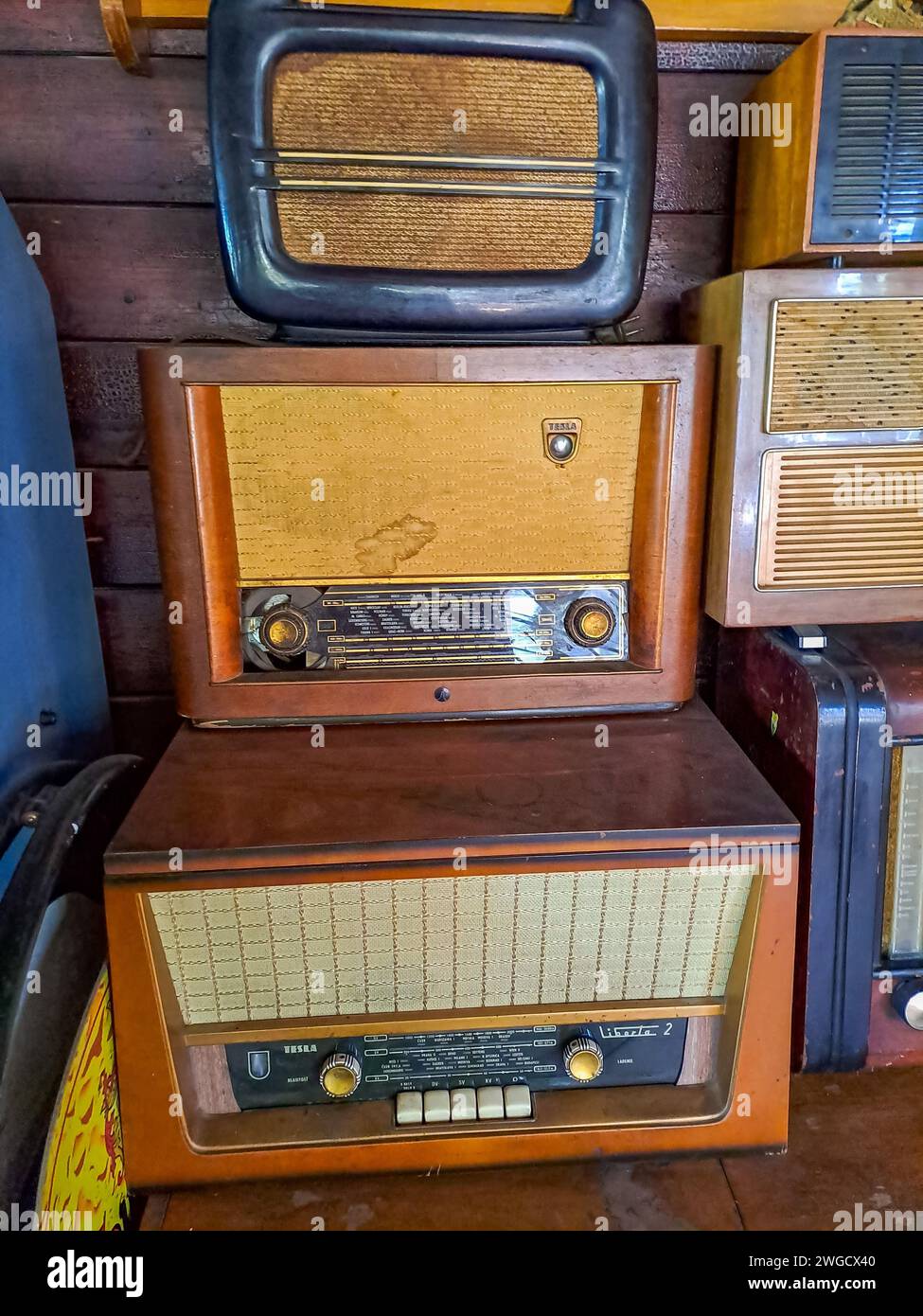 Old vintage radio stands hi-res stock photography and images - Alamy