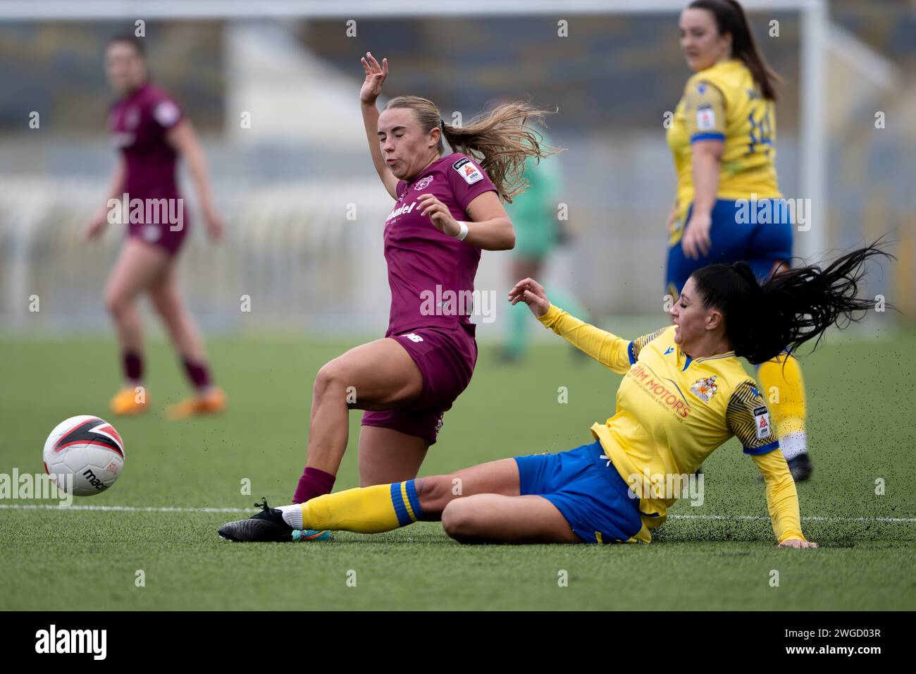 Barry, UK. 4th February 2024. Seren Watkins of Cardiff City Women under ...