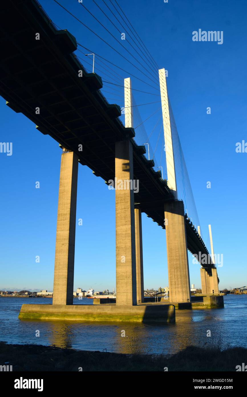 Queen elizabeth ii toll bridge hi-res stock photography and images - Alamy