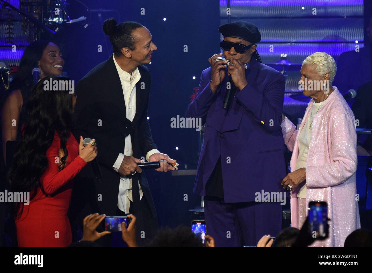 Keyshia Cole, from left, Frederic Yonnet, Stevie Wonder, and Dionne ...