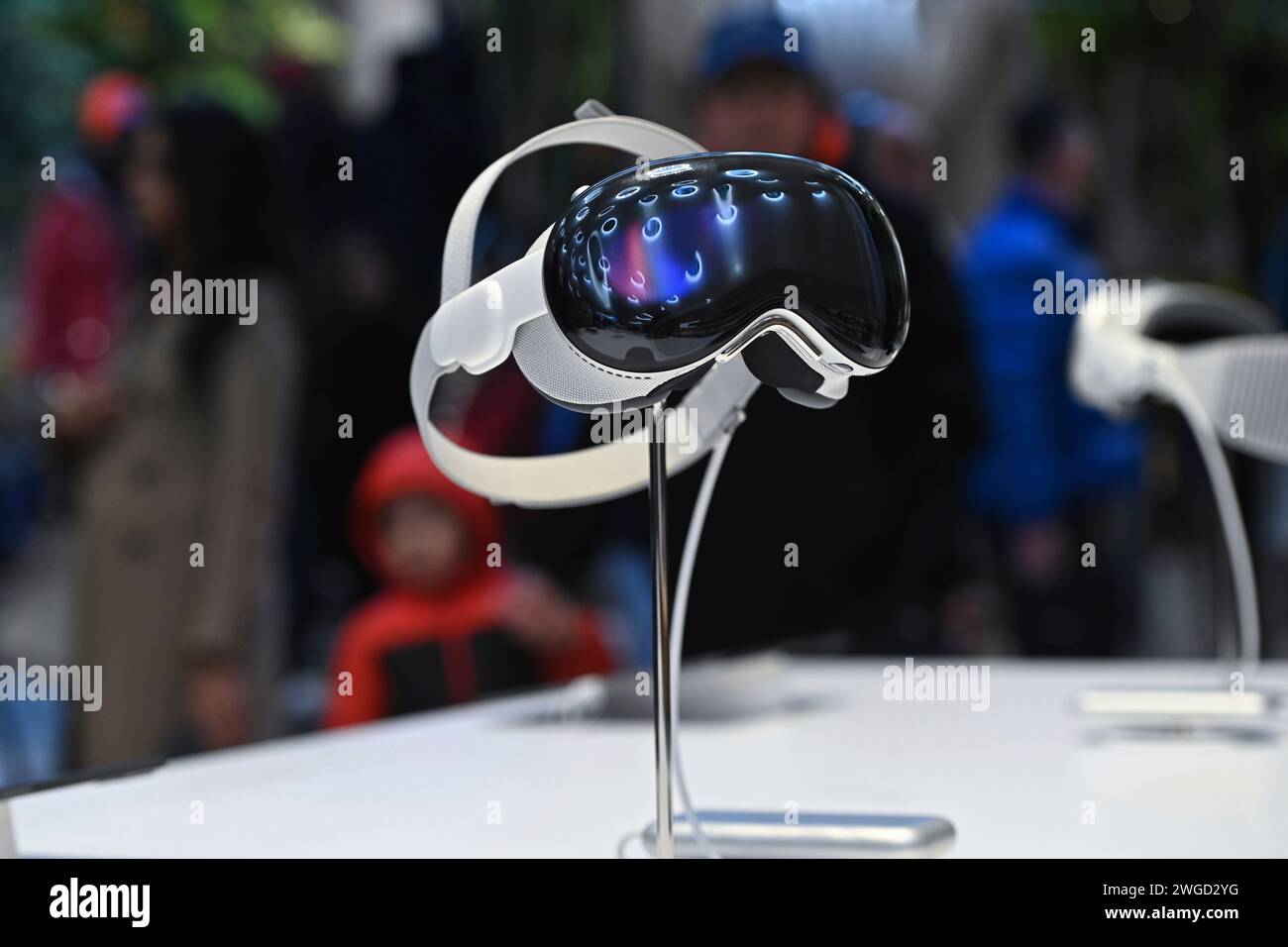 Photo by: NDZ/STAR MAX/IPx 2024 2/3/24 The Apple Vision Pro headset is seen on display at the ...