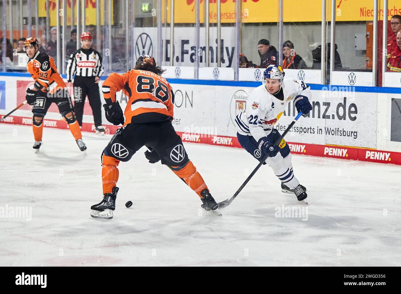 Wolfsburg, Deutschland. 04th Feb, 2024. Jakob Weber (EHC Red Bull ...