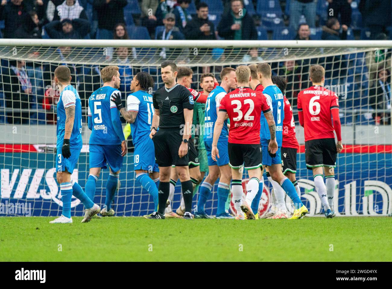Hannover, Deutschland. 14th Jan, 2023. Rudelbildung nach der Partie GER ...