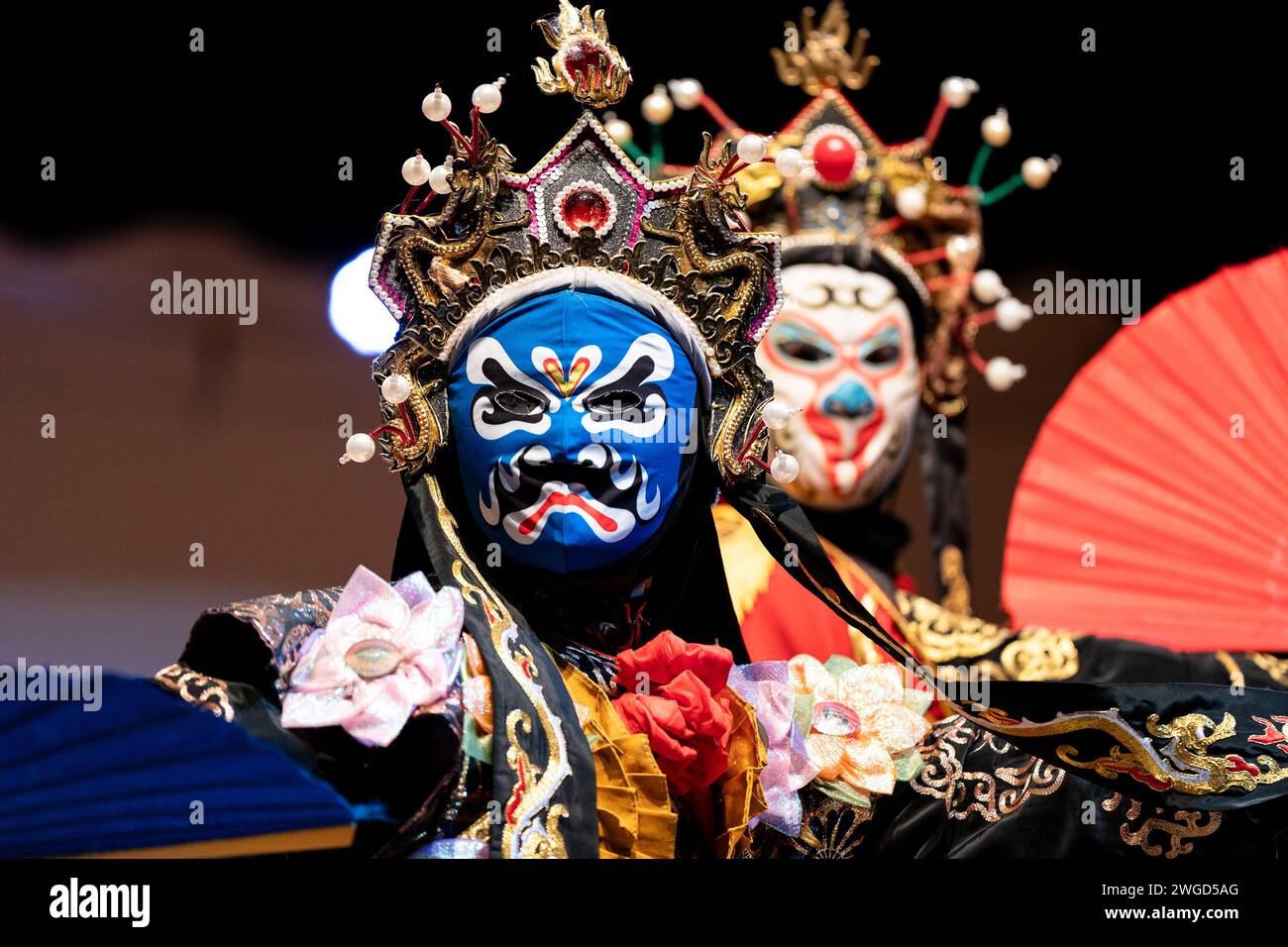 (240204) -- HOUSTON, Feb. 4, 2024 (Xinhua) -- Actors perform face ...