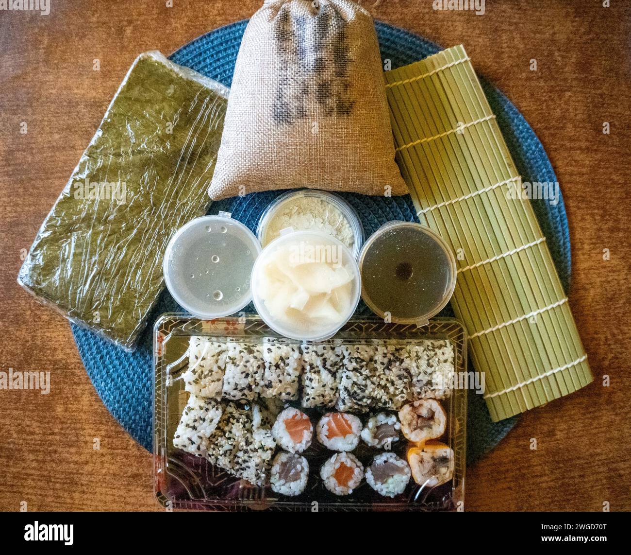 Everything you need to create sushi. Rice, nuri, ginger, soy sauce ...