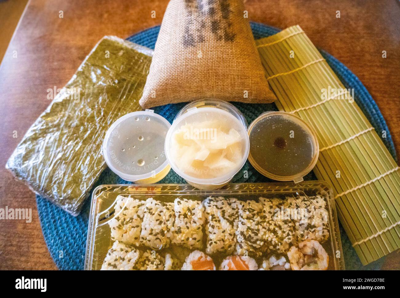 Everything you need to create sushi. Rice, nuri, ginger, soy sauce ...