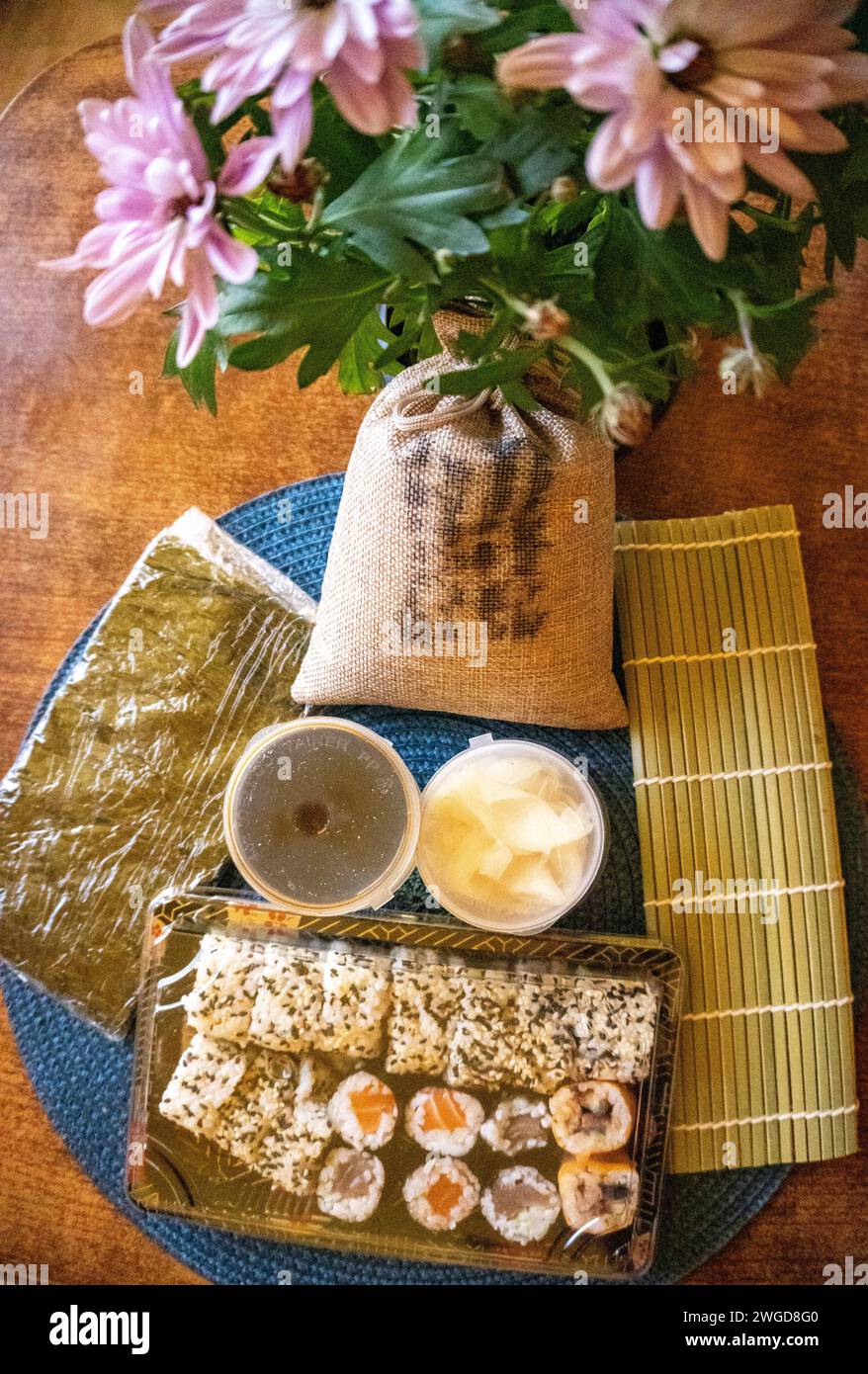 Everything you need to create sushi. Rice, nuri, ginger, soy sauce ...