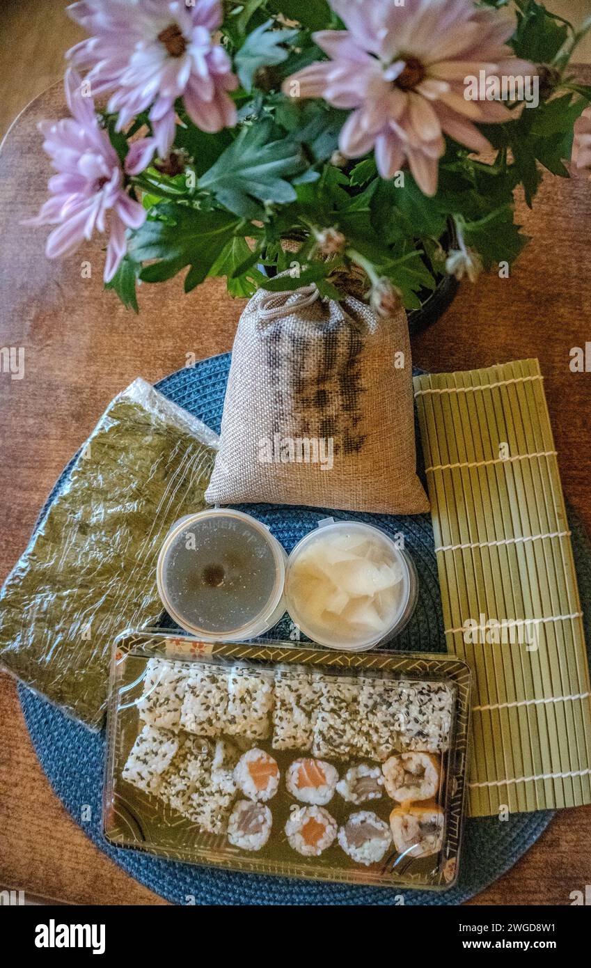 Everything you need to create sushi. Rice, nuri, ginger, soy sauce ...