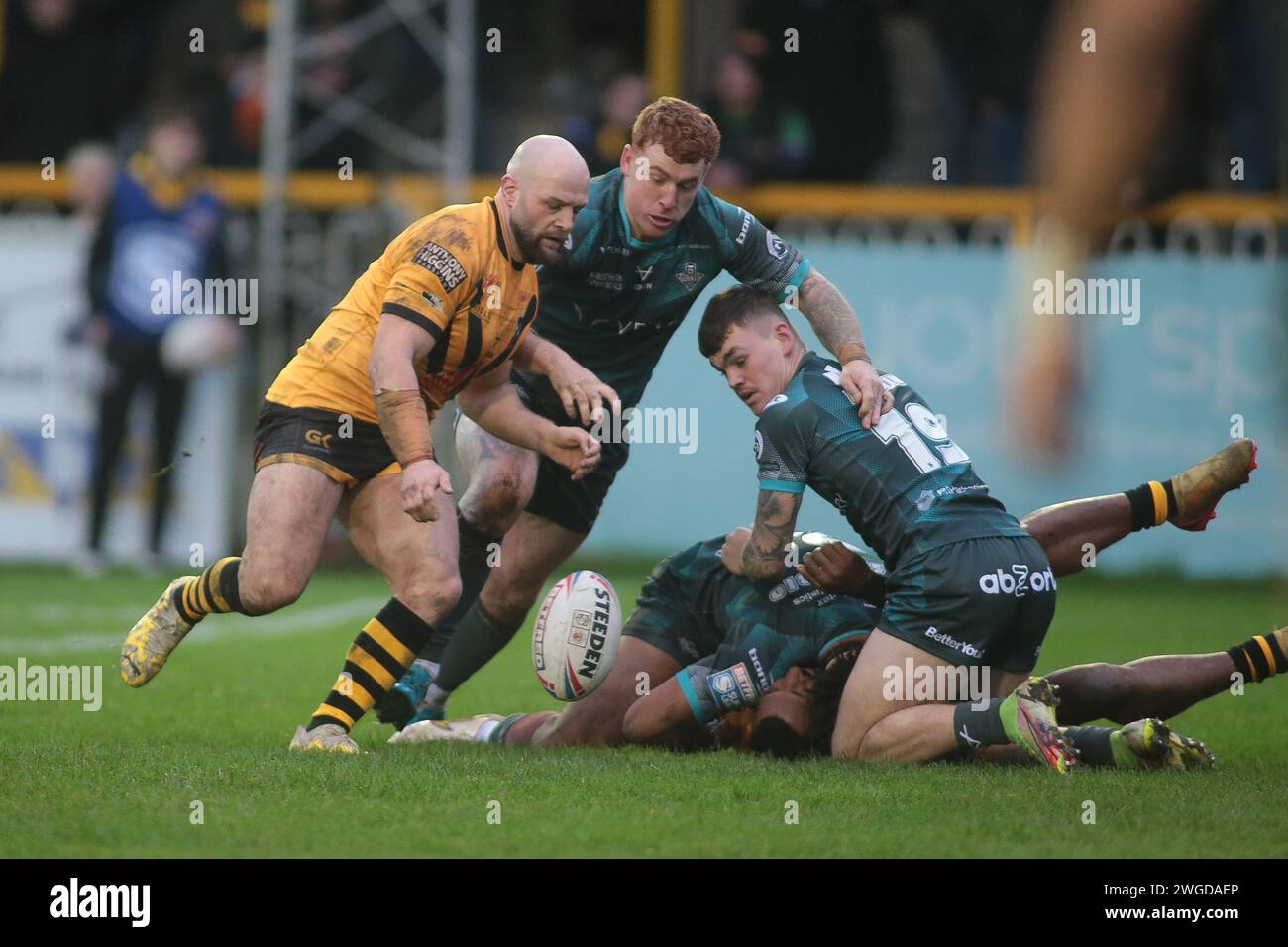 Castleford, UK. 04th Feb, 2024. Paul McShane looks to grab a loose ball ...