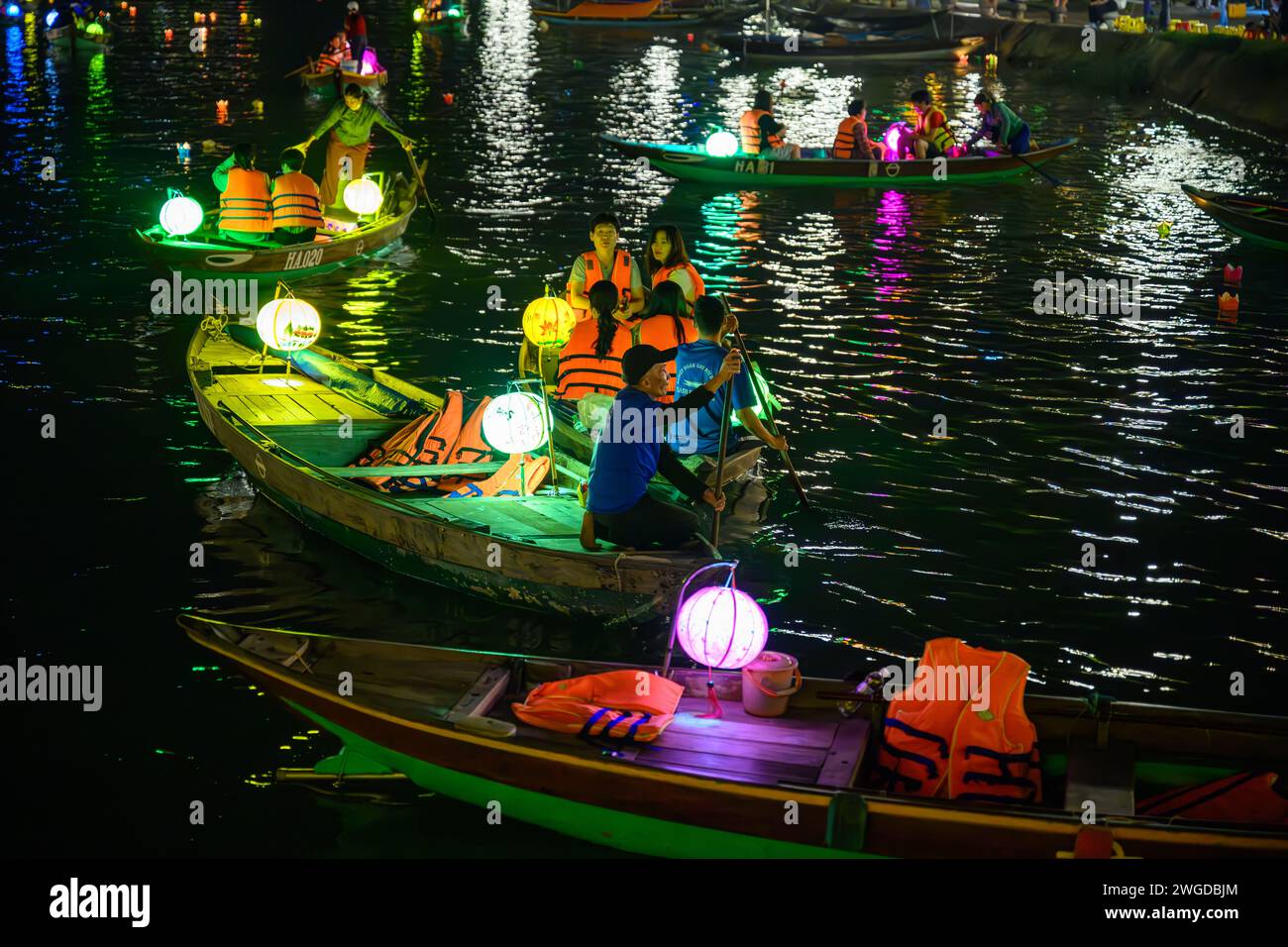 Illuminated Lantern Boats on the Thu Bon river at night, Hoi An ...