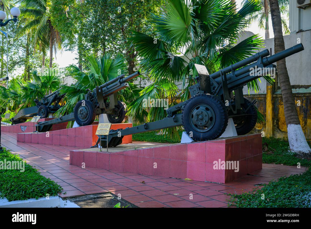105mm gun hi-res stock photography and images - Alamy