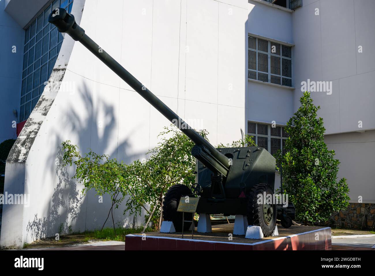 A historic Czech made 100mm Gun at the Ho Chi Minh Museum, Da Nang, Vietnam Stock Photo - Alamy
