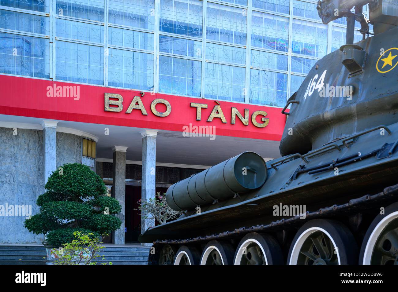 Entrance to Bảo tàng Hồ Chí Minh (Ho Chi Minh Museum) Da Nang, Vietnam ...