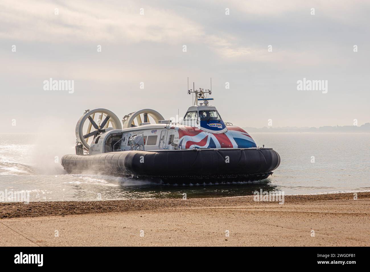 Solent Hovercraft Portsmouth Southsea to Isle of Wight IOW crossing ...