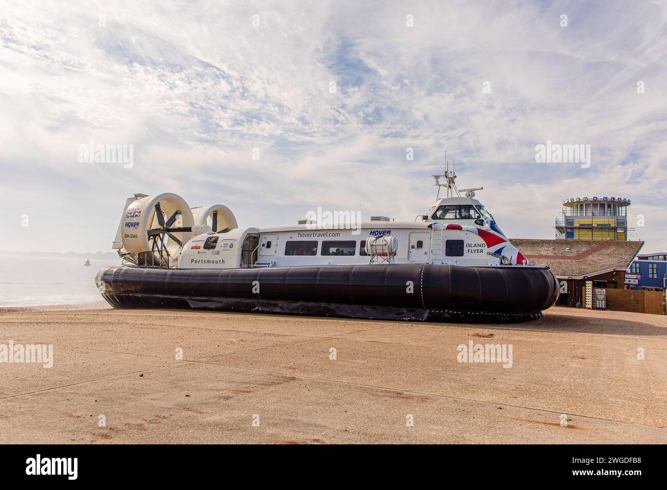 Solent Hovercraft Portsmouth Southsea to Isle of Wight IOW crossing ...