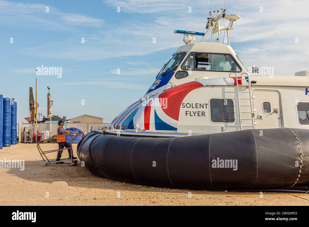 Solent Hovercraft Portsmouth Southsea to Isle of Wight IOW crossing ...