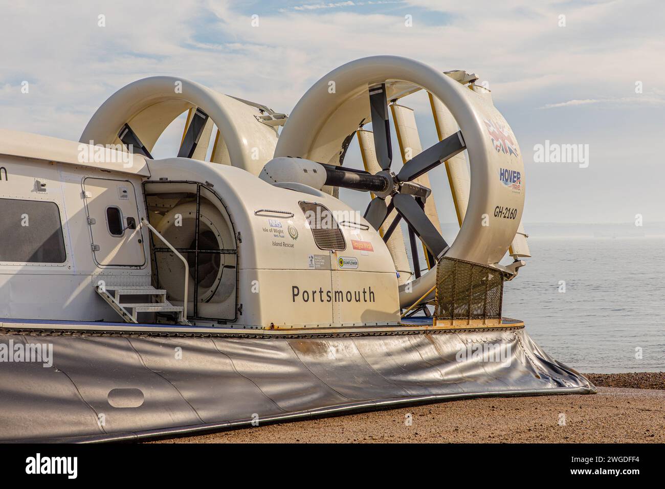Solent Hovercraft Portsmouth Southsea to Isle of Wight IOW crossing ...