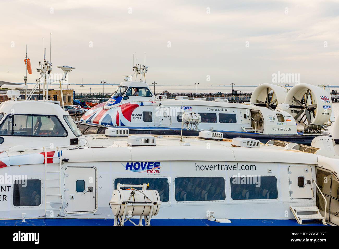 Solent Hovercraft Portsmouth Southsea to Isle of Wight IOW crossing ...