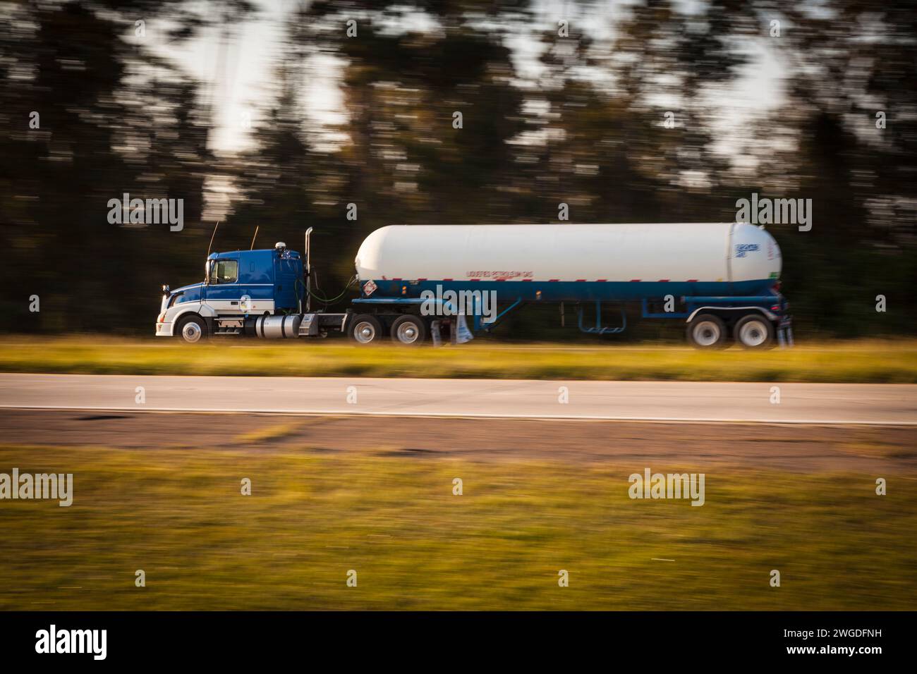 Propane truck hi-res stock photography and images - Alamy